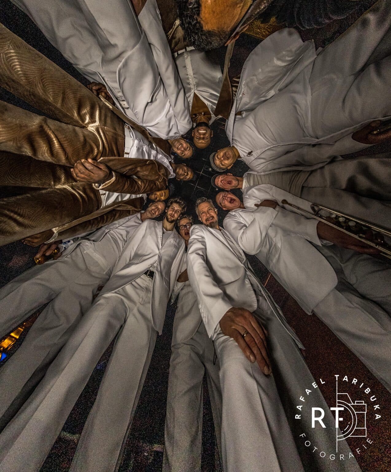 Official The Chicago Funk page (Earth, Wind & Fire Tribute)